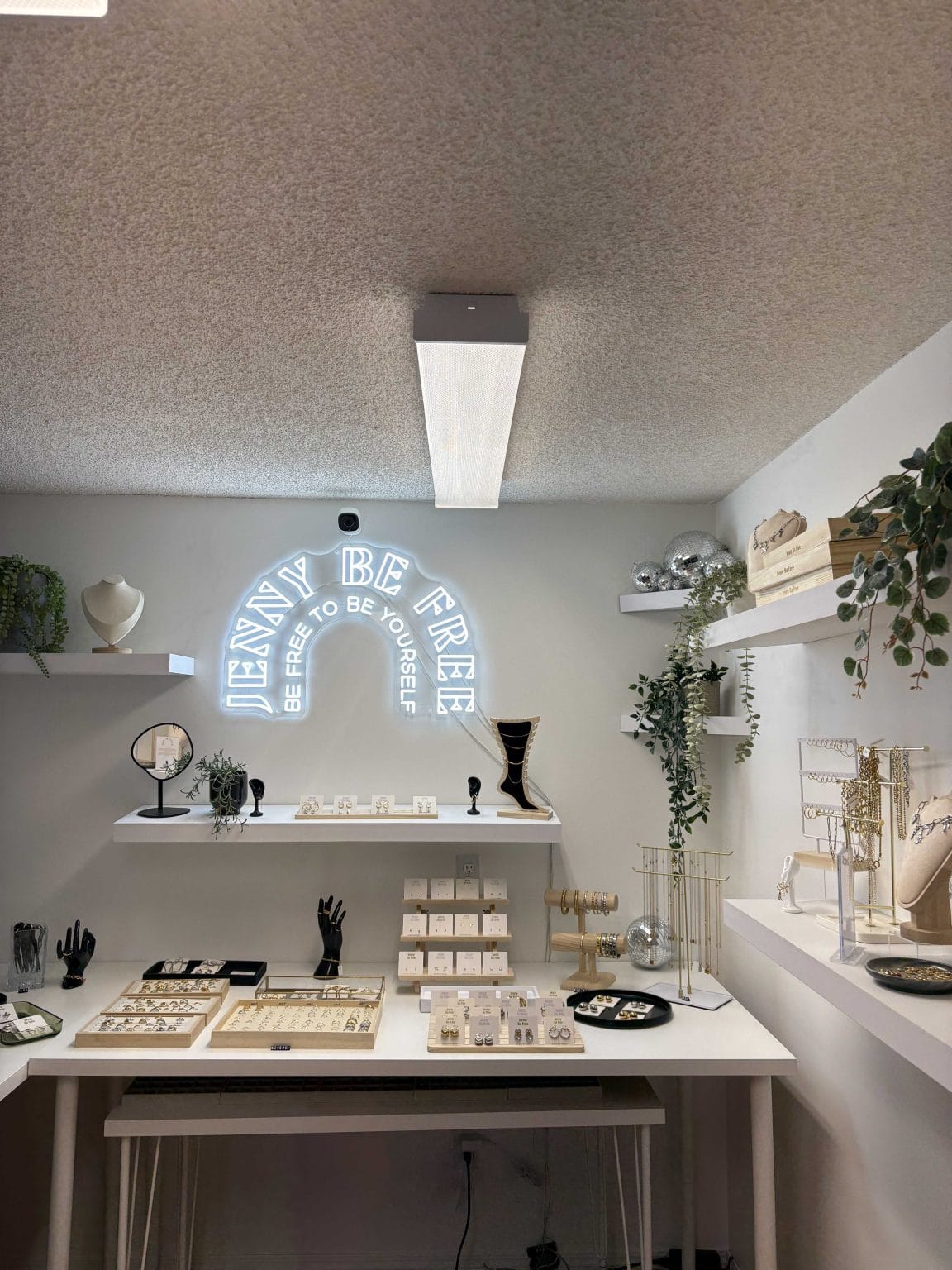 Best Consignment Stores In Calgary - Shop Local CANADA